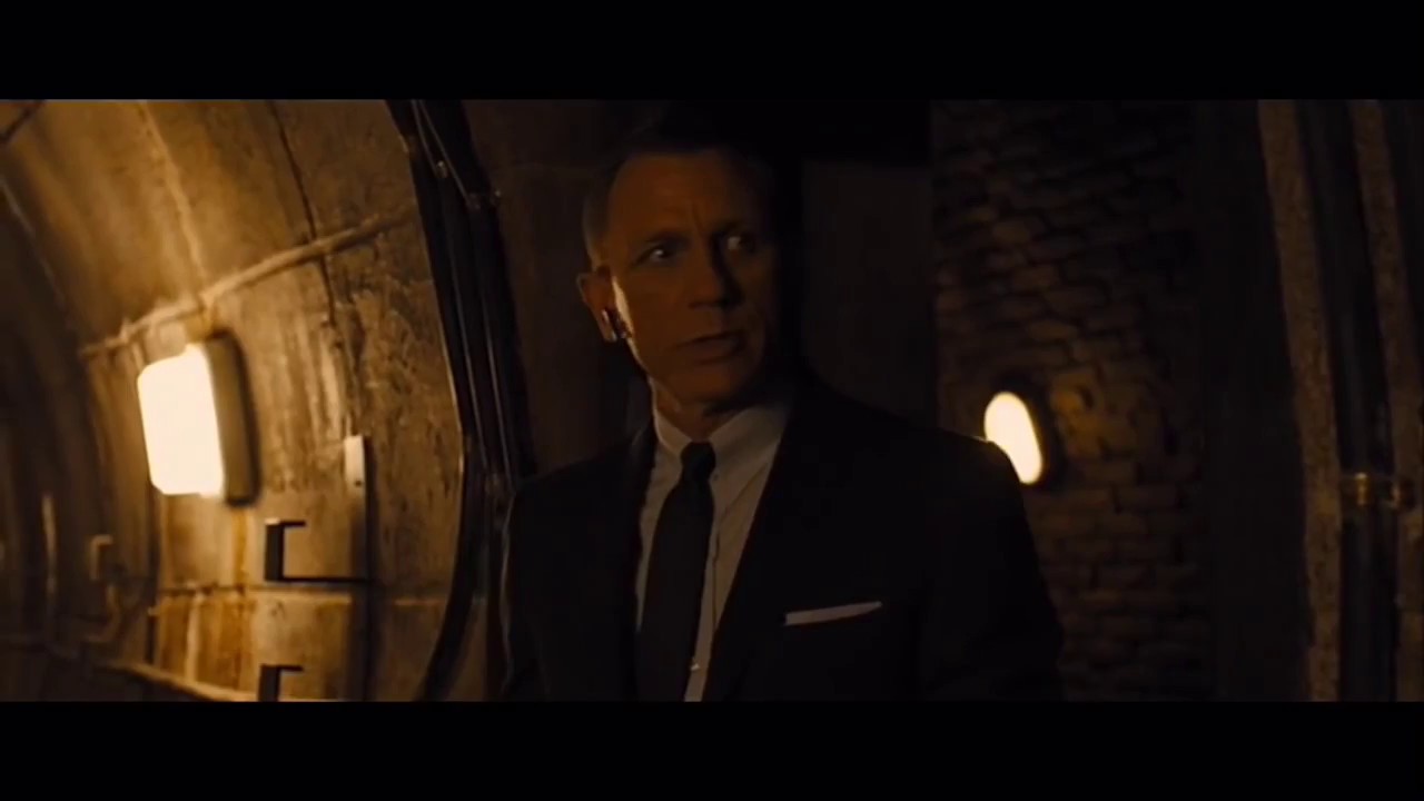 Raoul Silva Escape Scene | Skyfall - YouTube