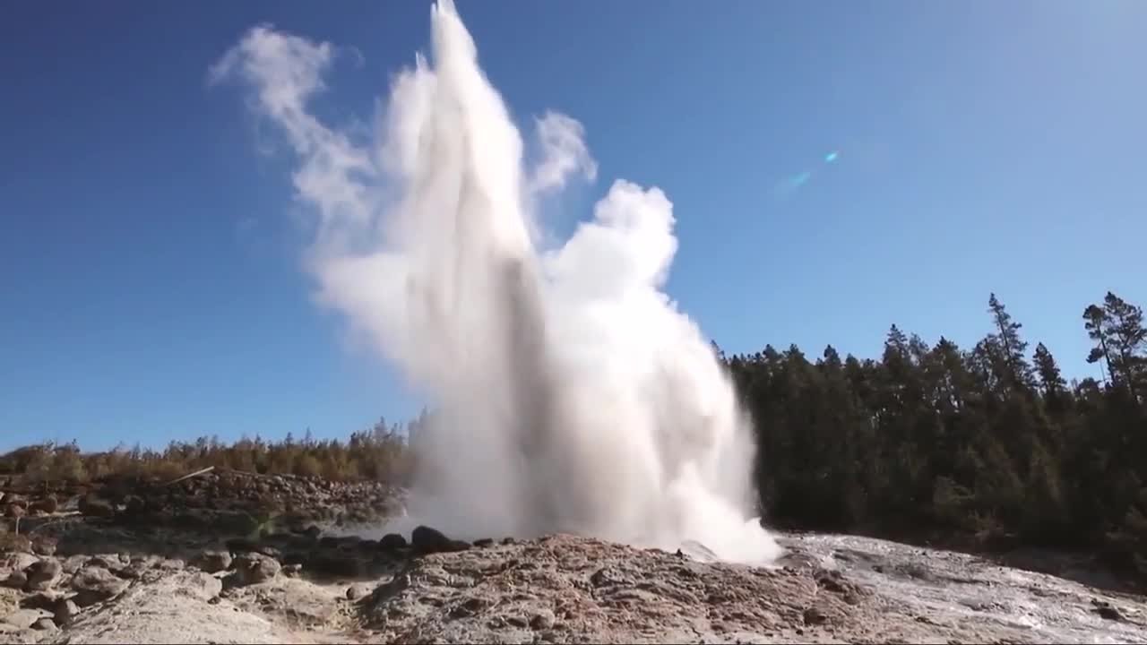 Steamboat Geyser erupts in Yellowstone Park - YouTube