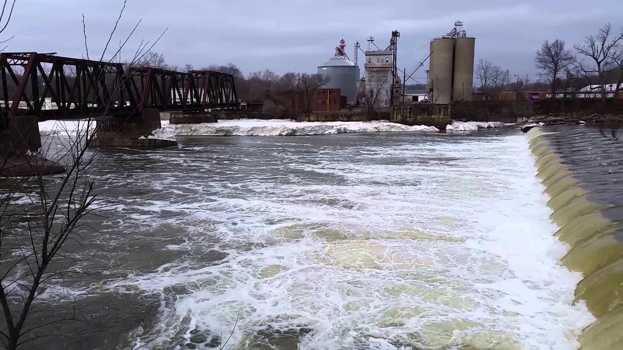 Muskingum River in Zanesville, OH - YouTube