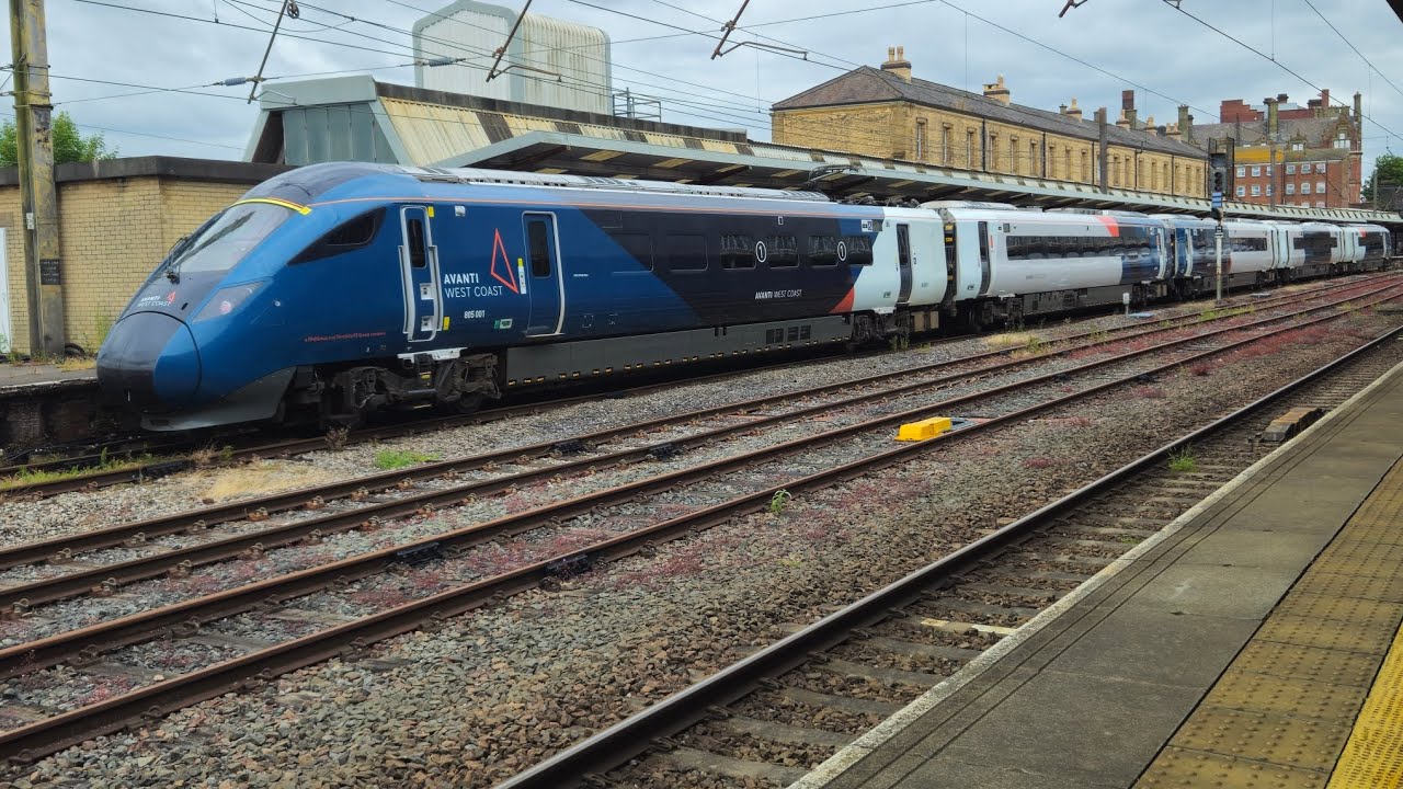 Avanti West Coast 805001, 390130, 390039, 390040 & 390148 At Preston ...