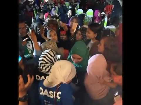 Fasha Sandha and her fans during #jemymaturns2 early celebration