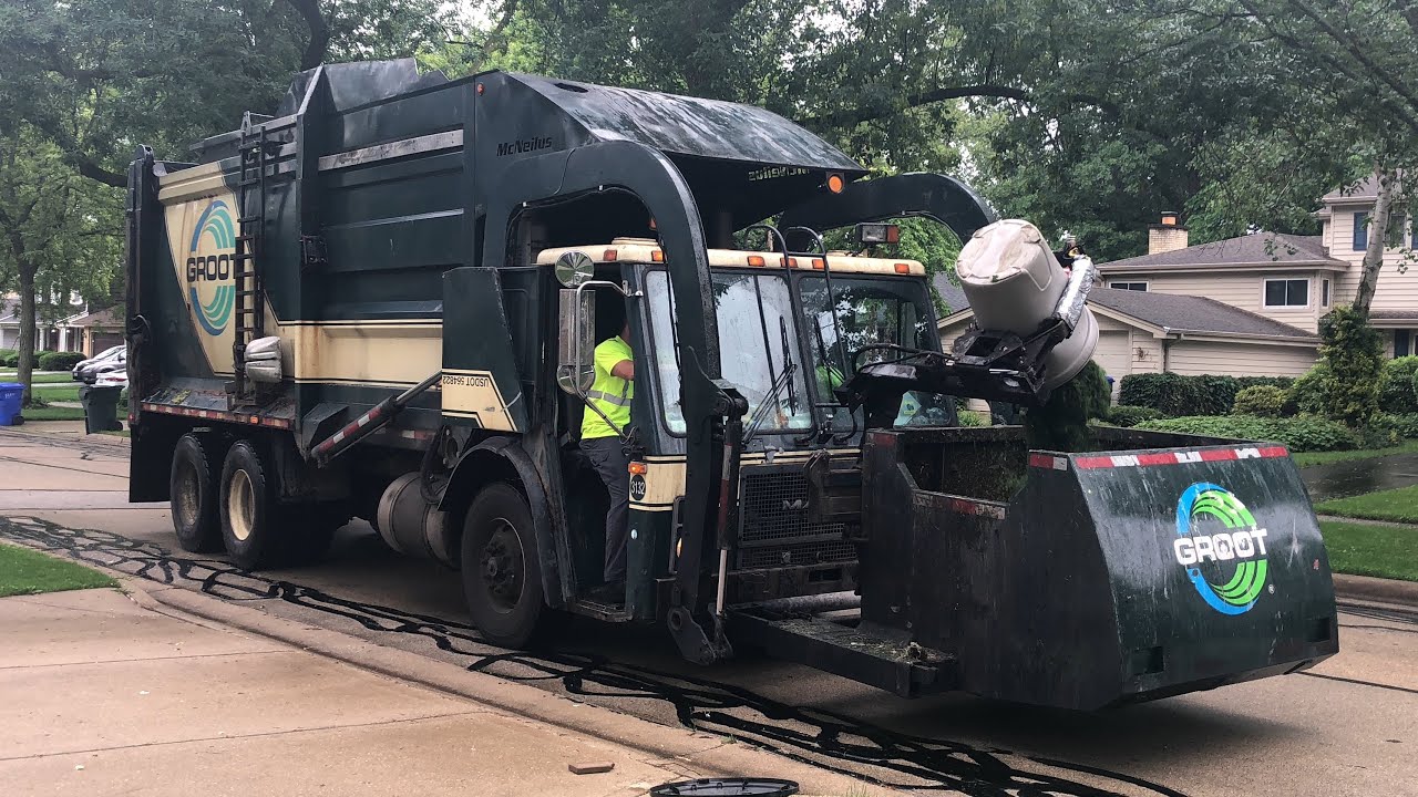 Groot’s Coal-Rolling Mack LE McNeilus Pacific Series Curotto Can ...