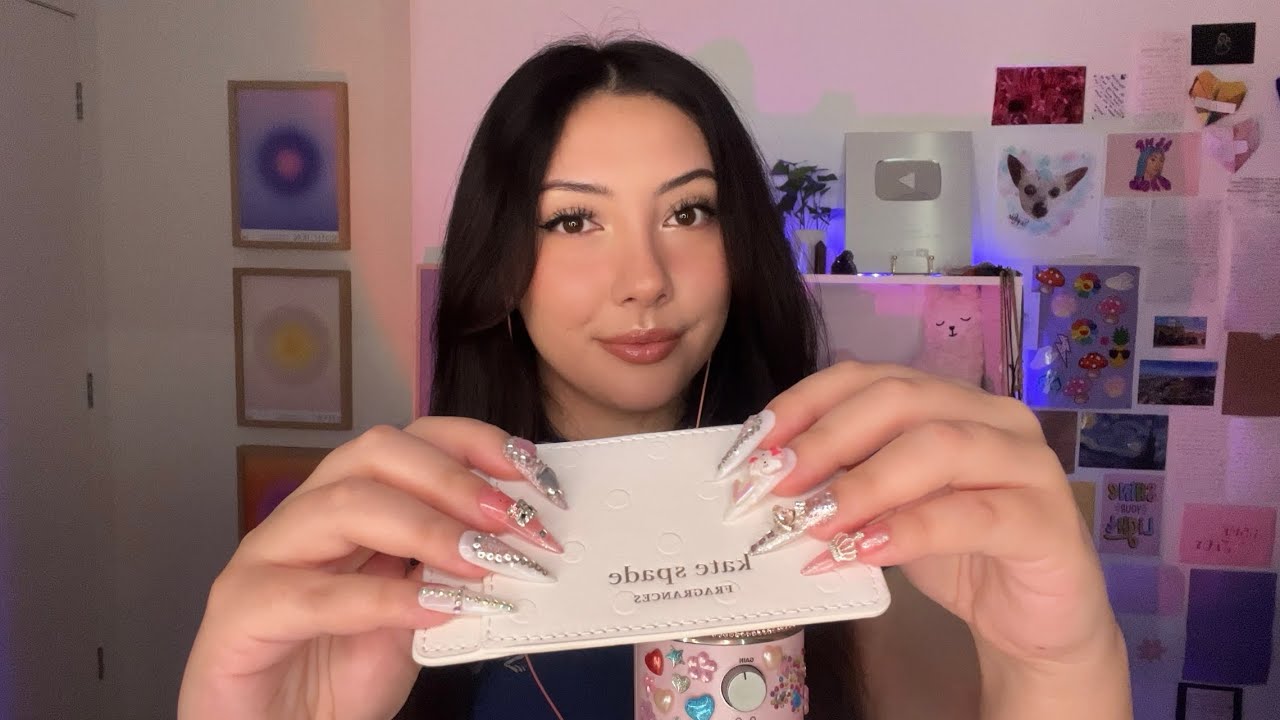 ASMR doing my makeup, fast tapping, lip gloss triggers, textured ...