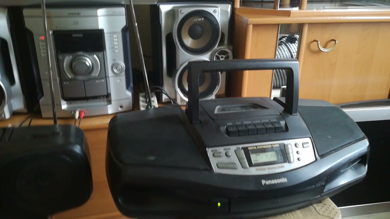 Sony CFS-B11 vs Panasonic RX-DS18 - YouTube