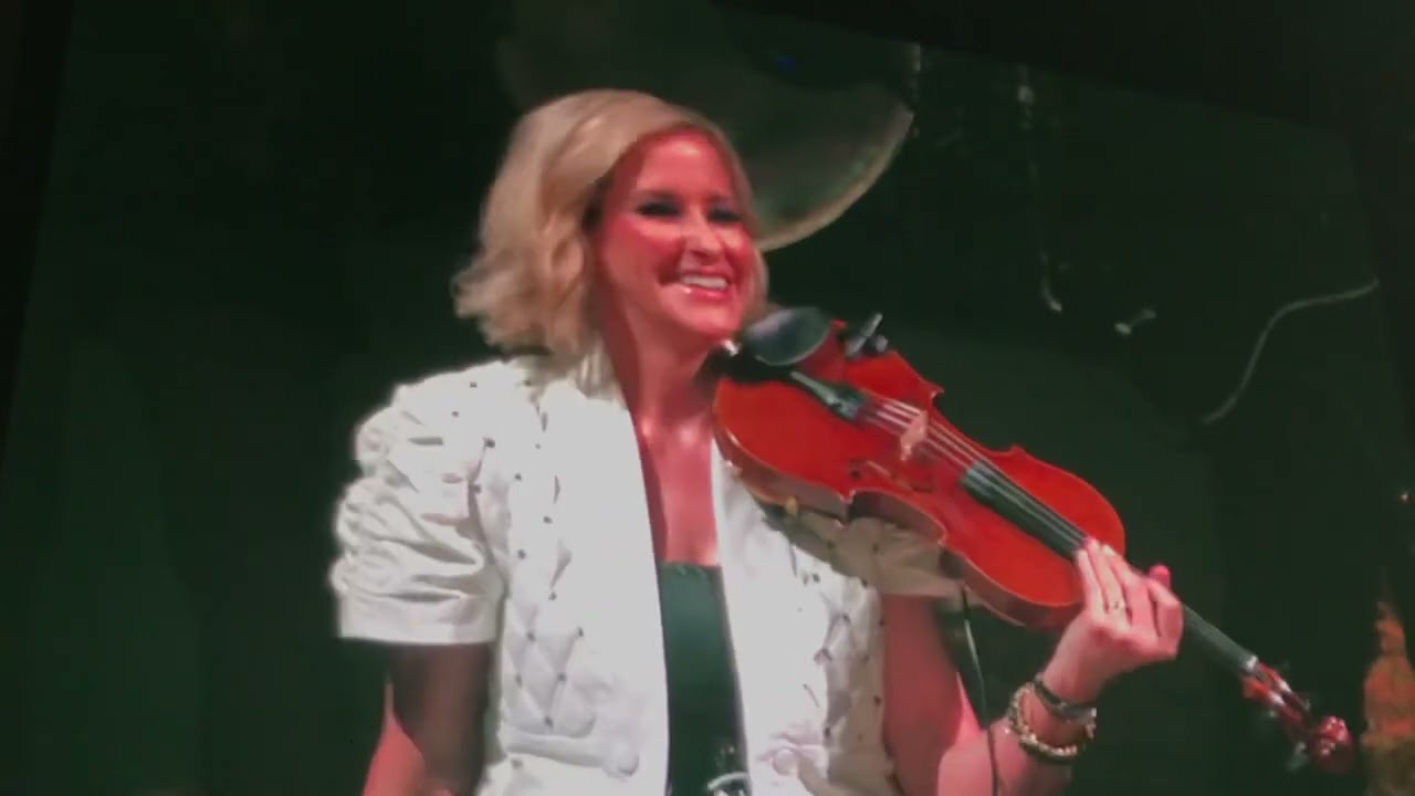 The crowd sings Happy Birthday to Natalie Maines of The Chicks @ ACL ...