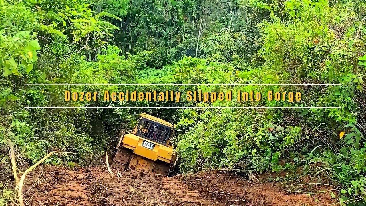 The Dozer Operator Accidentally Slipped the CAT D6R XL into the Cliff ...
