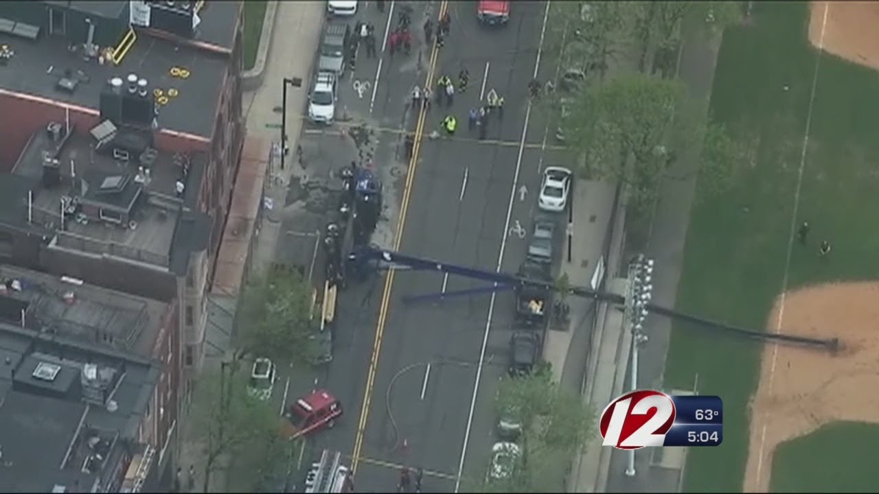 Crane collapse in Boston's North End - YouTube