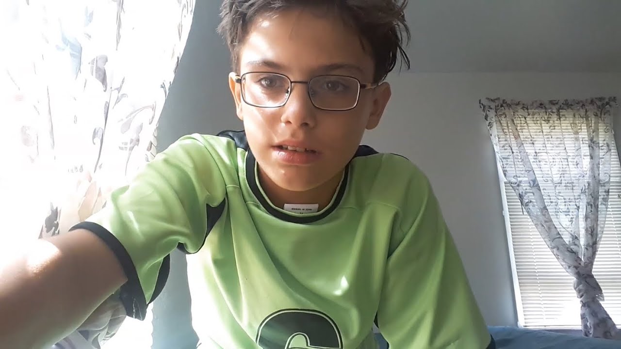 Funny boy shows how to fart on command - YouTube