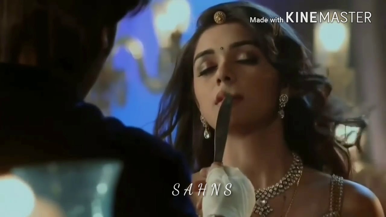 Serial actress hot navel romantic scene - YouTube