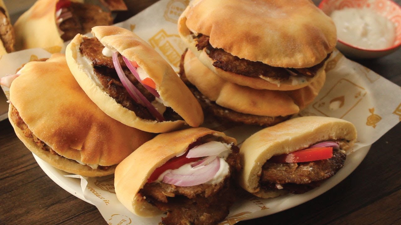 Doner Kebab With Fresh Pita Bread 😍 - YouTube