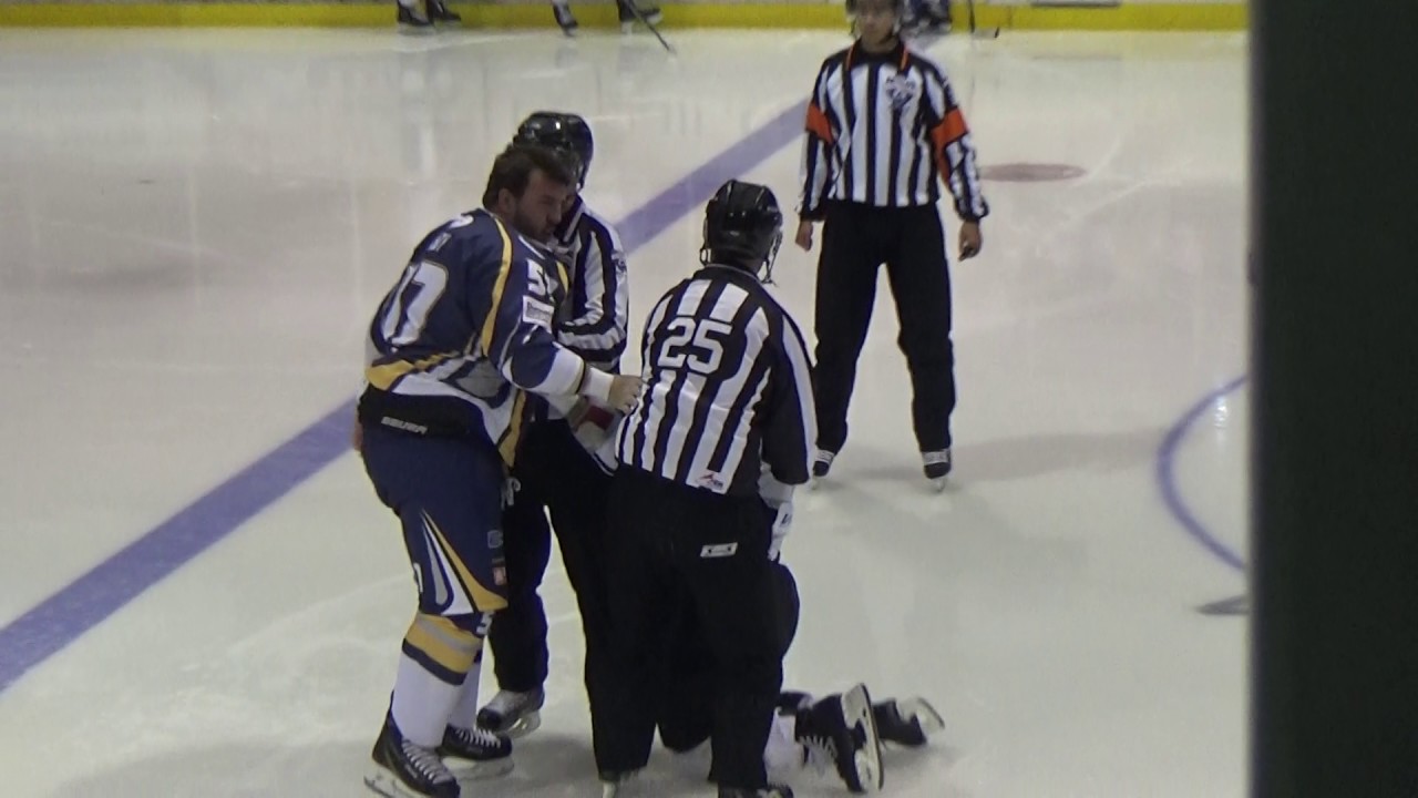 Francis Magnan vs Jonathan Roy - YouTube