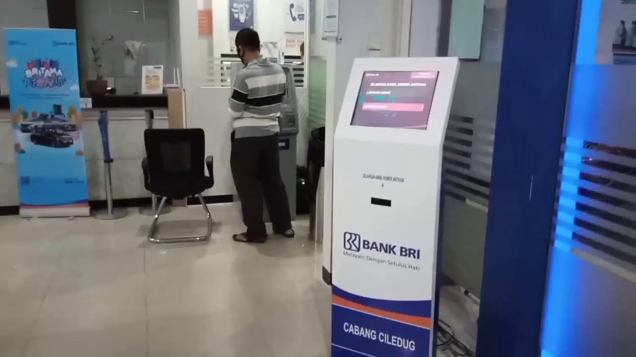 Antrian Bank BRI - YouTube