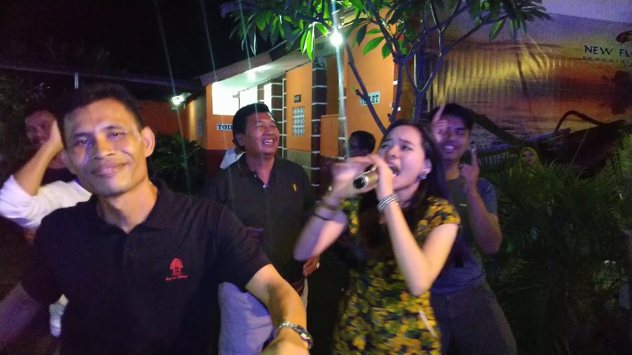 Segara village tour LOMBOK party song SAYANG - YouTube