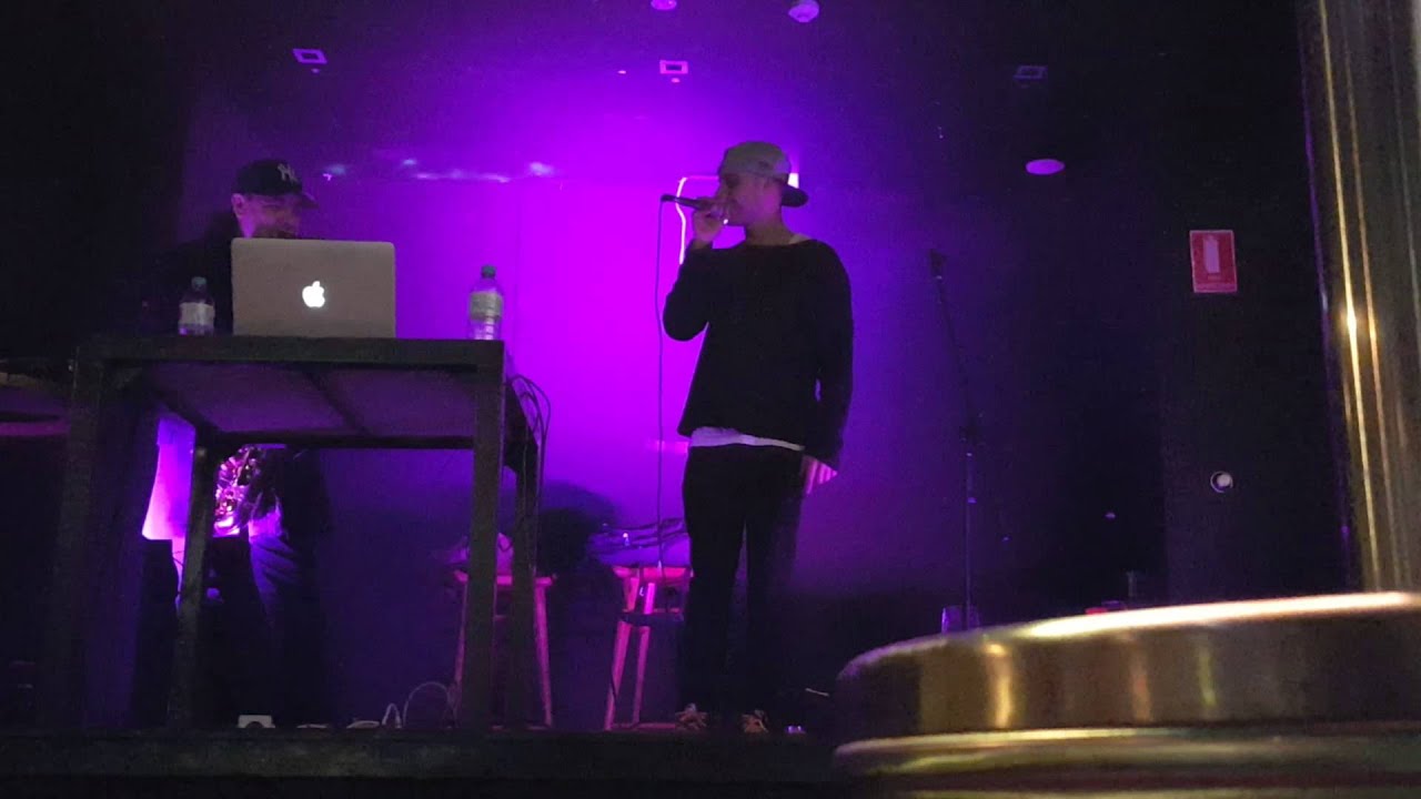 Adam Katz performing @ The Fiddler on 29.8.15 - YouTube