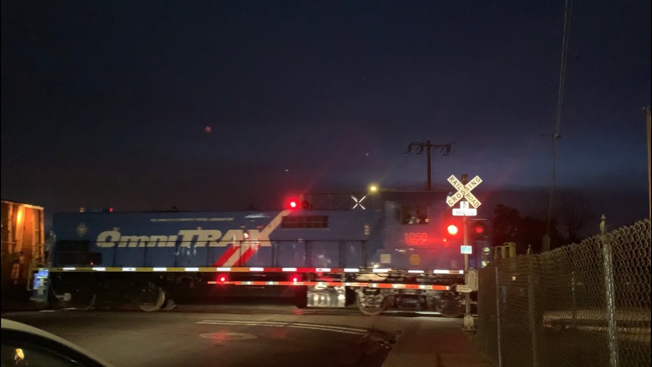 ST&E OMLX 1050 Local Shunting, E. Flora St. Railroad Crossing, Stockton CA - YouTube