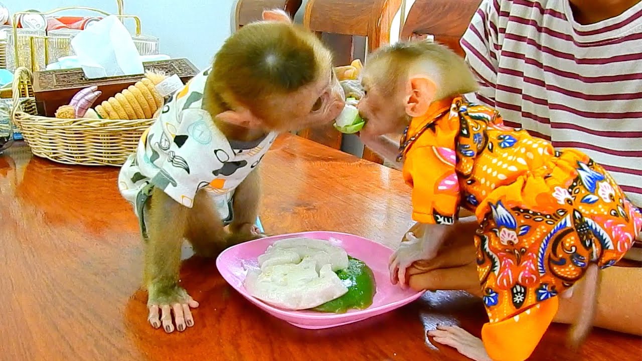 Sweet Sibling POLEE & JULIE Sweet To Eat Yummy Cake Together - YouTube