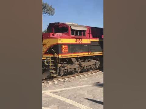 UP 6621 Leads In Mexico - YouTube