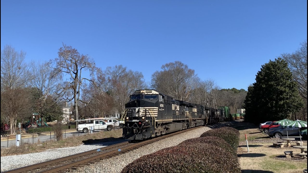 NS 4098 Leads NS 27A Thru Norcross, GA 2/6/2023 - YouTube