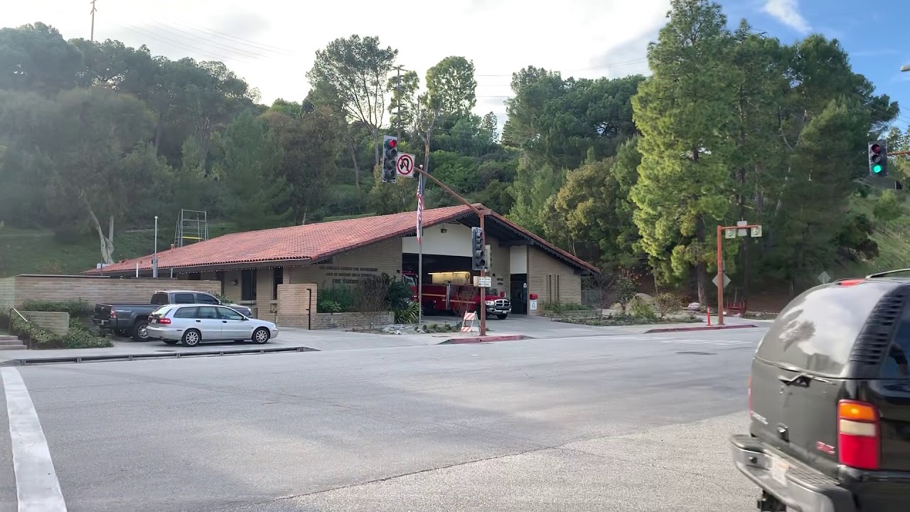 LACoFD Squad 106 responding - YouTube