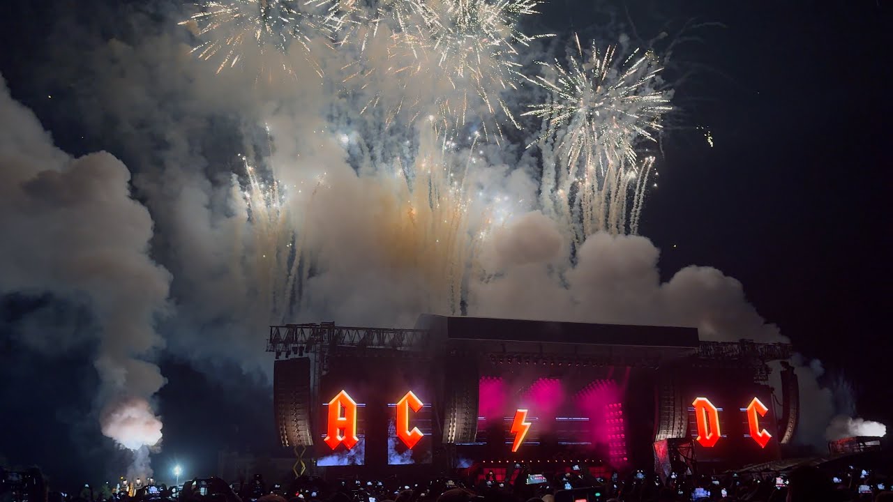 AC/DC - For Those About to Rock (We Salute You) - Bratislava, Old ...