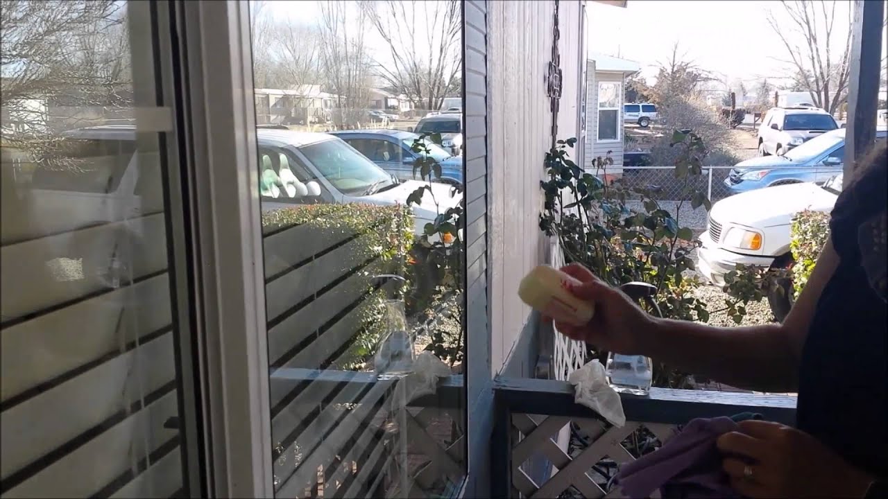 Glass Cleaner & Paper Towel VS Norwex Enviro & Window Cloth - YouTube