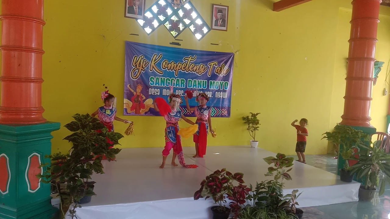 Tari gebyok anting anting - YouTube