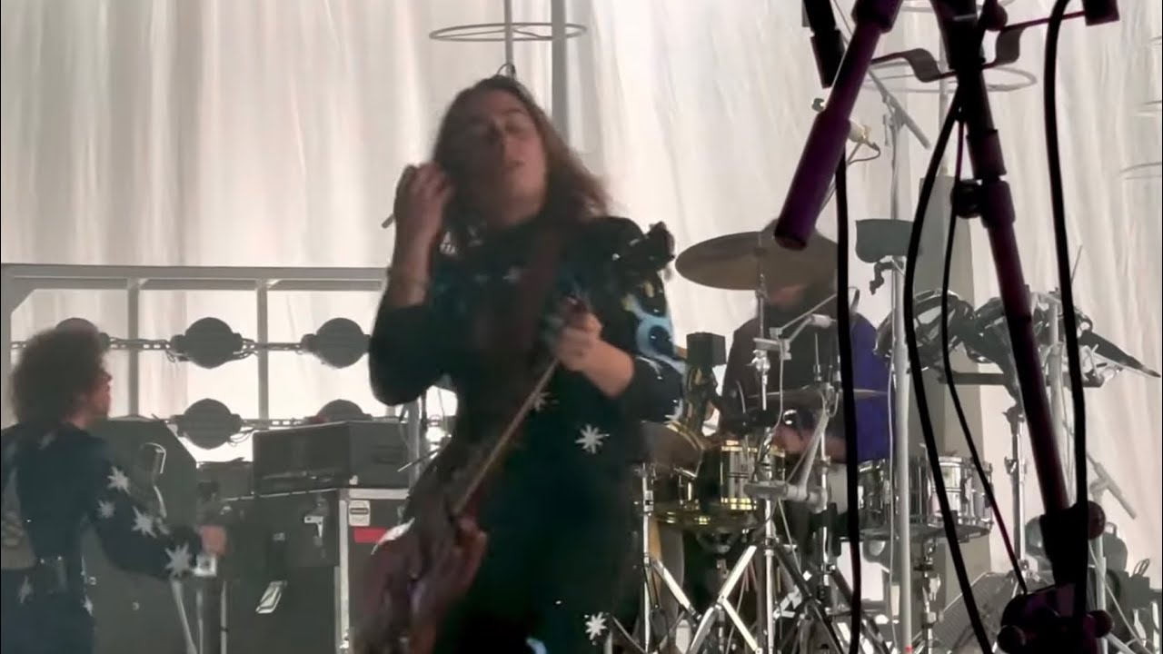 Greta Van Fleet - Tears of Rain - YouTube