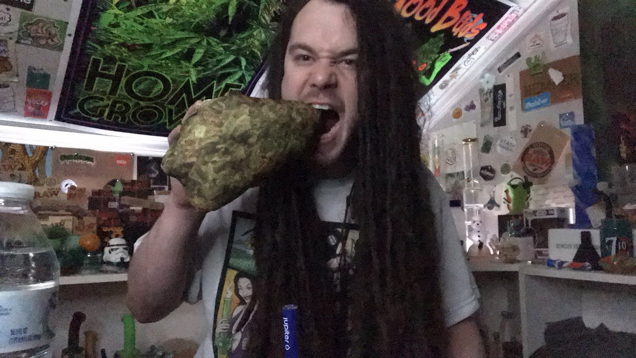 ROLLING AN SMOKING A FAT JOINT - YouTube
