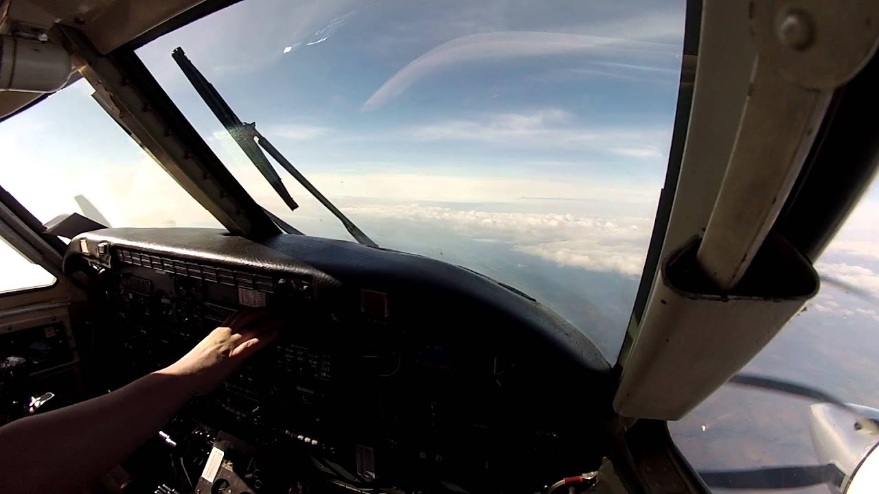 King Air flying in northern Ontario - YouTube