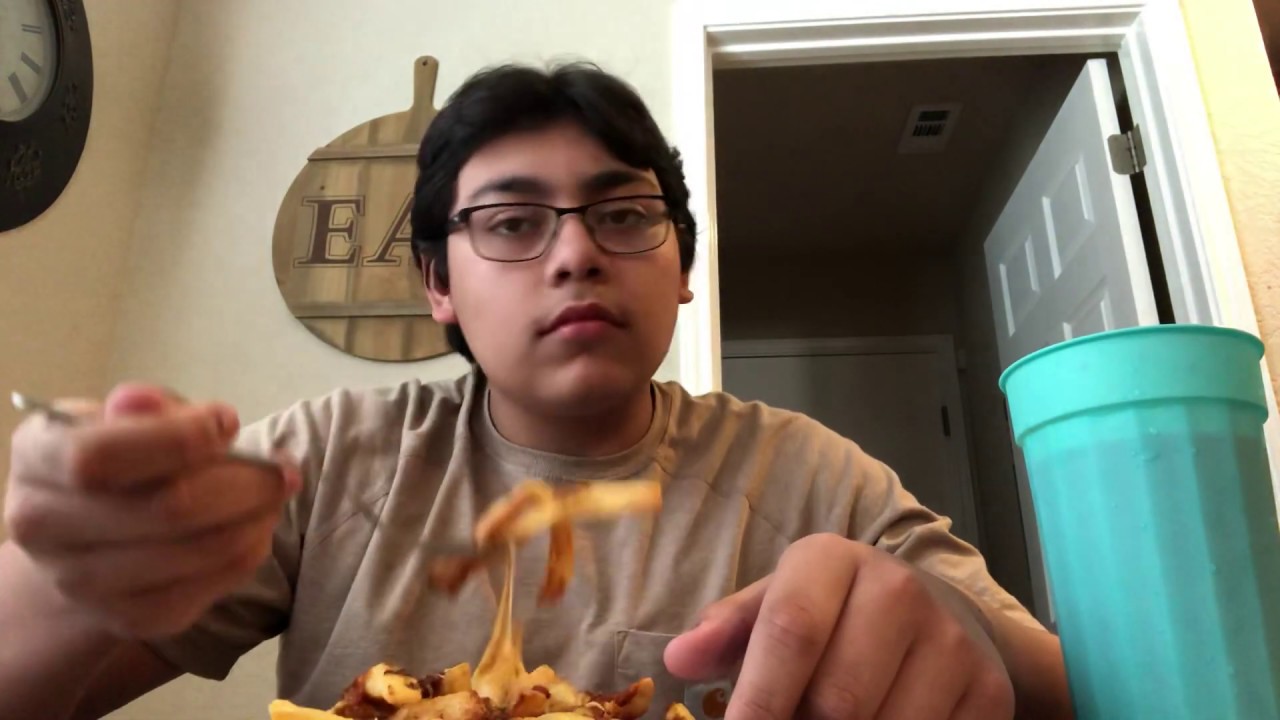 Joseph Eats Stuff:Chilli Cheese fries - YouTube