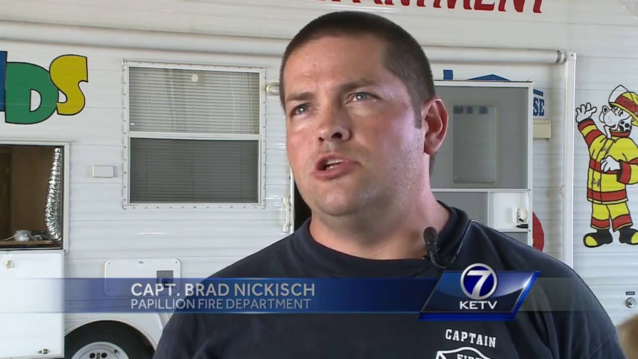 Papillion Fire Department helps kids learn fire safety - YouTube