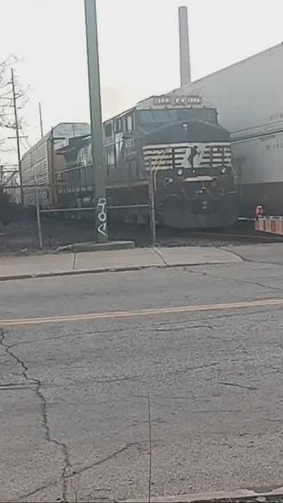 NS 4523 DPU - YouTube