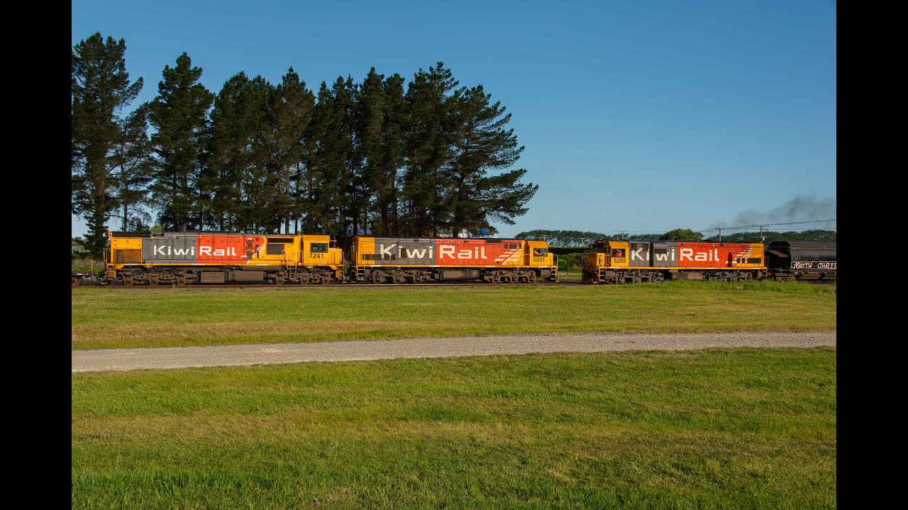 Chasing KiwiRail Freights 925 and 934 + Loco Swap in Studholme! (4K ...