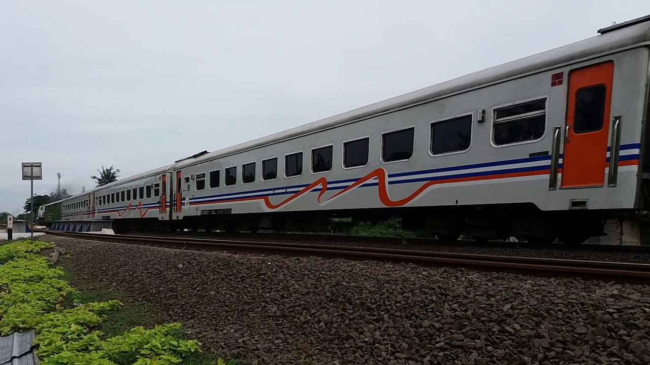 Lokomotif CC 201 130R Kereta 171 Matarmaja - YouTube