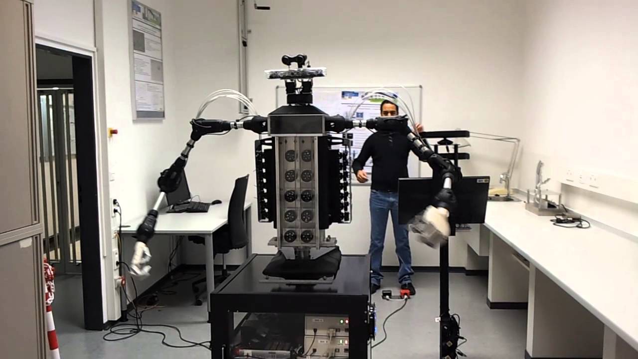 Roboter ROKI - YouTube