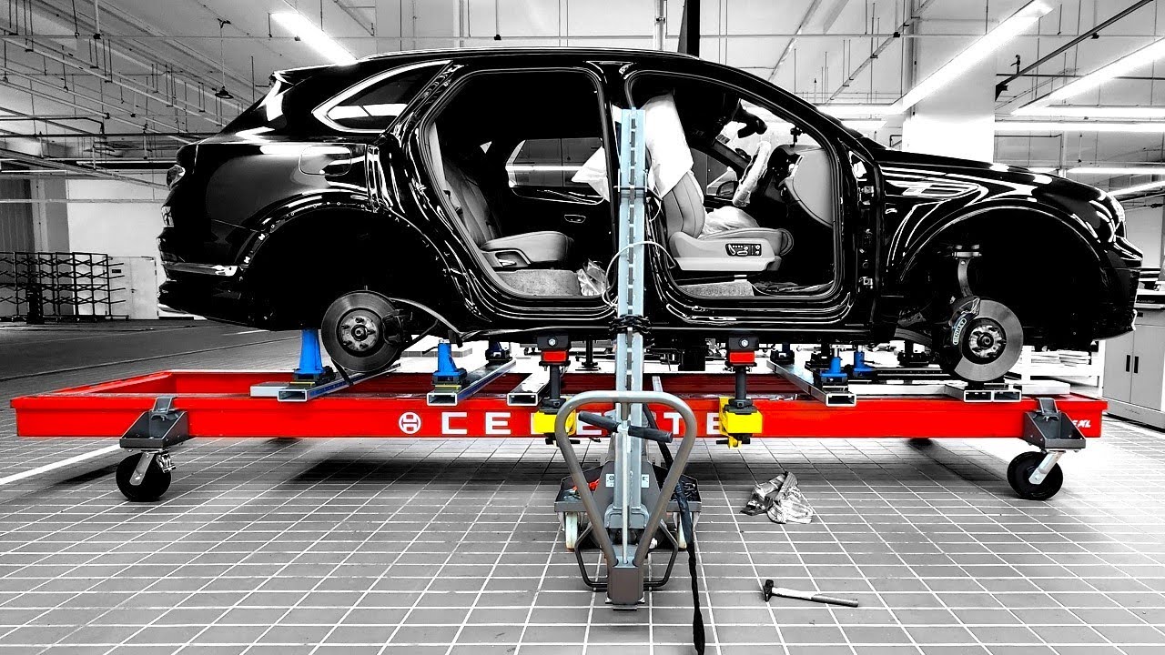 Bentley Bentayga on Celette Sevenne bench with Universal jigs system ...