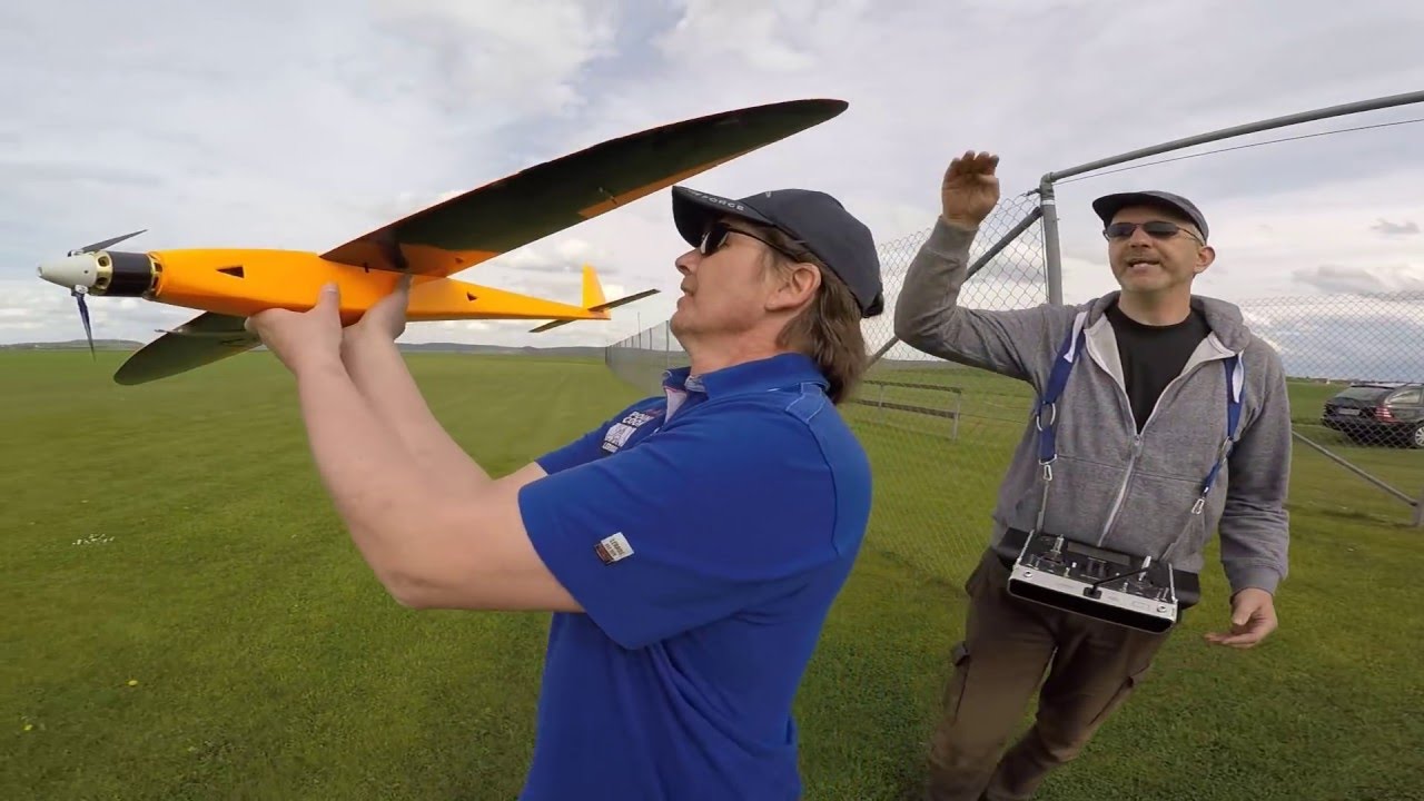 A really fast rc-airplane-, by Norbert - YouTube