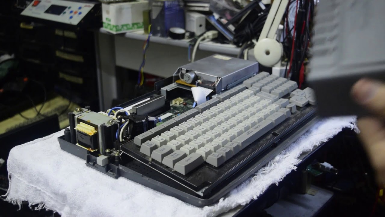 Manutenção e modificações em um MSX FS-A1GT, o famoso turbo-r - YouTube