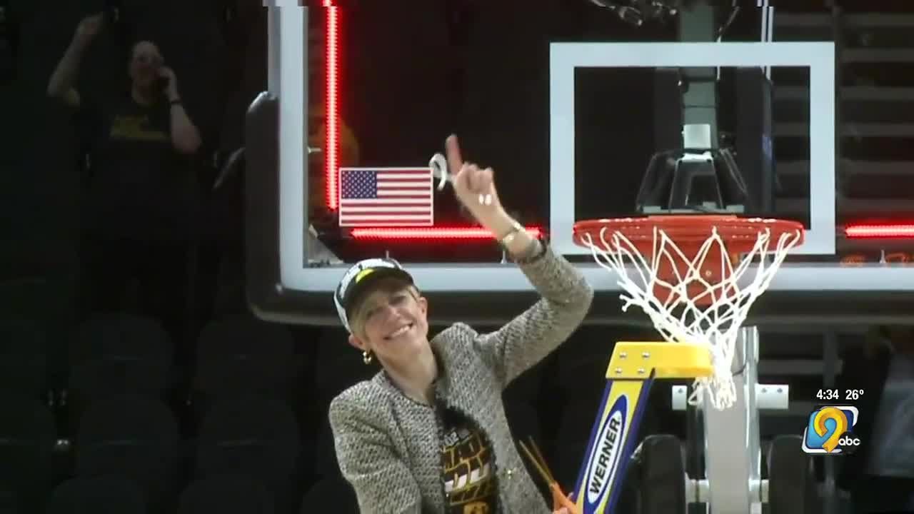 Iowa Hawkeyes head to the final four - YouTube