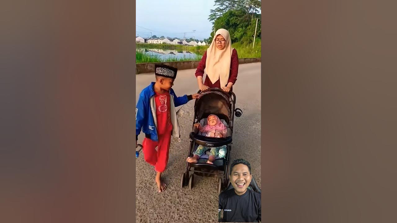 Adek nya lagi tidur digangguin - YouTube