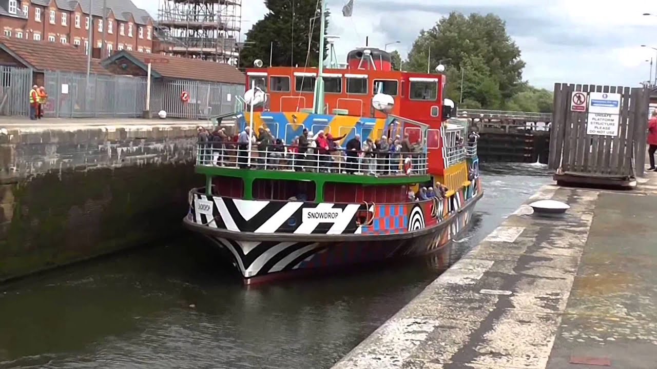 Manchester Ship Canal ( Latchford Locks ) 21/07/2015 - YouTube
