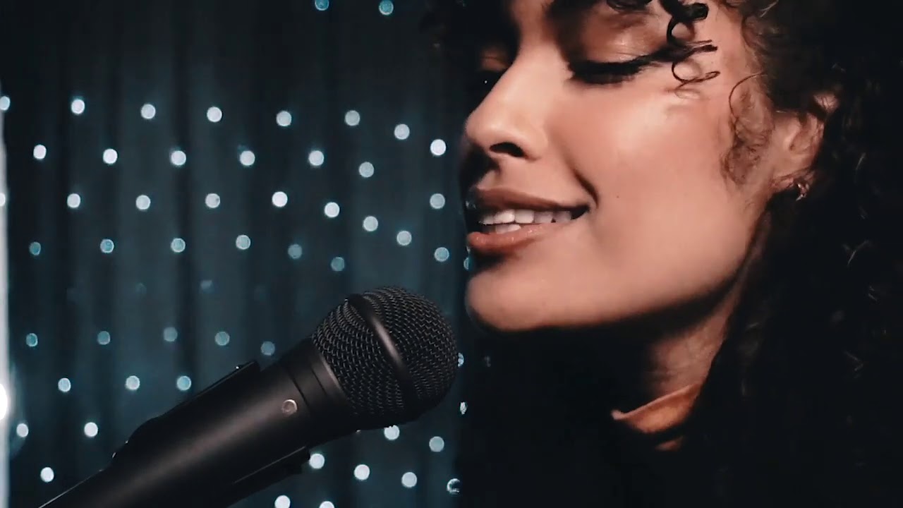 Banks - Stroke (Sarah-Jane Thomas x Arianna Carini x Daniel Williams ...