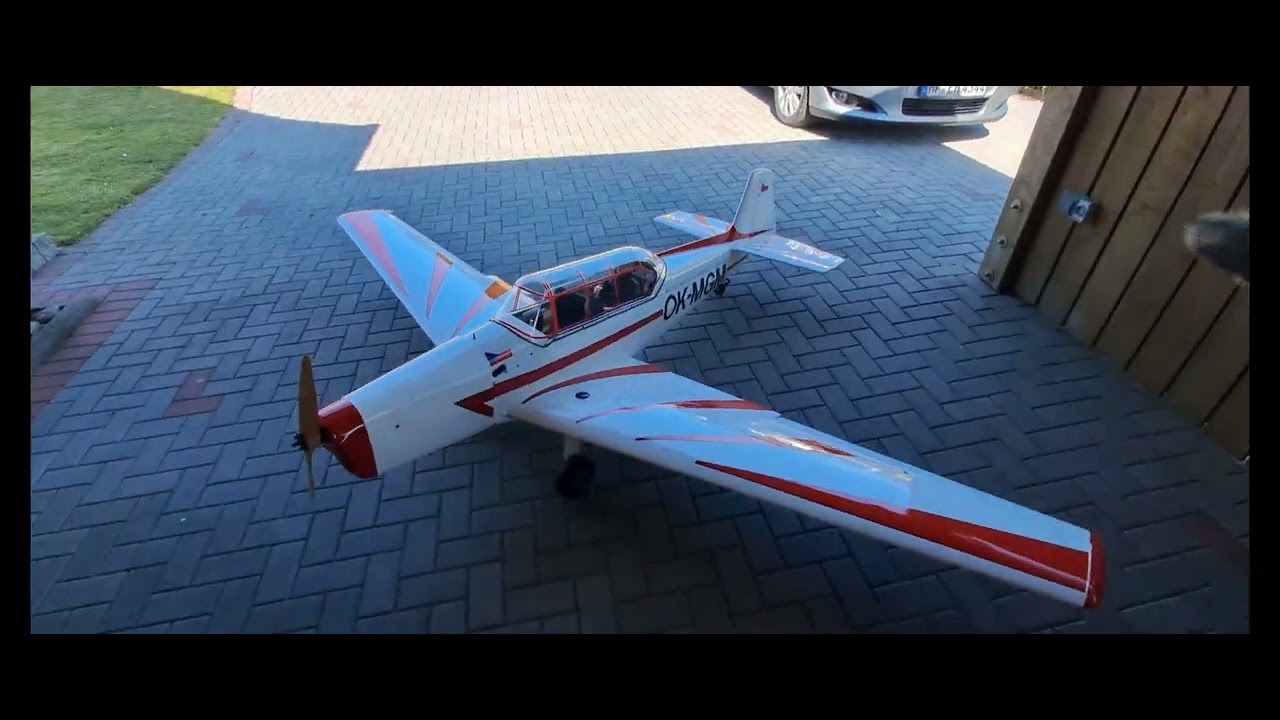 Zlin 226 Trener, kurz vor dem Erstflug - YouTube
