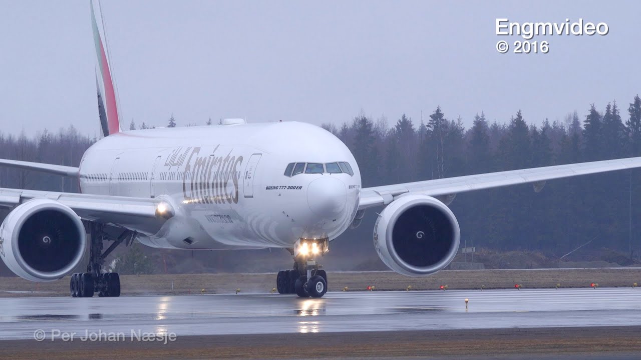 Emirates B77W takeoff details of the powerful GE90 engines - YouTube