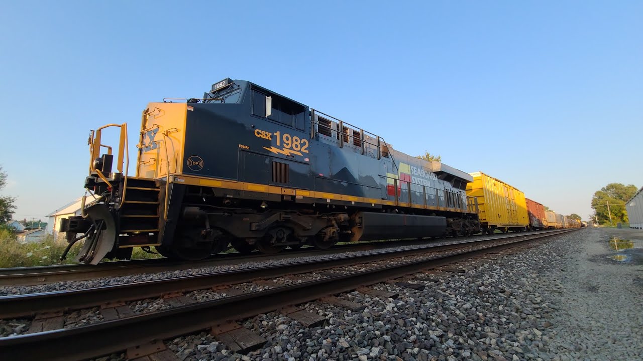 csx Heritage units #1982 #1875 - YouTube