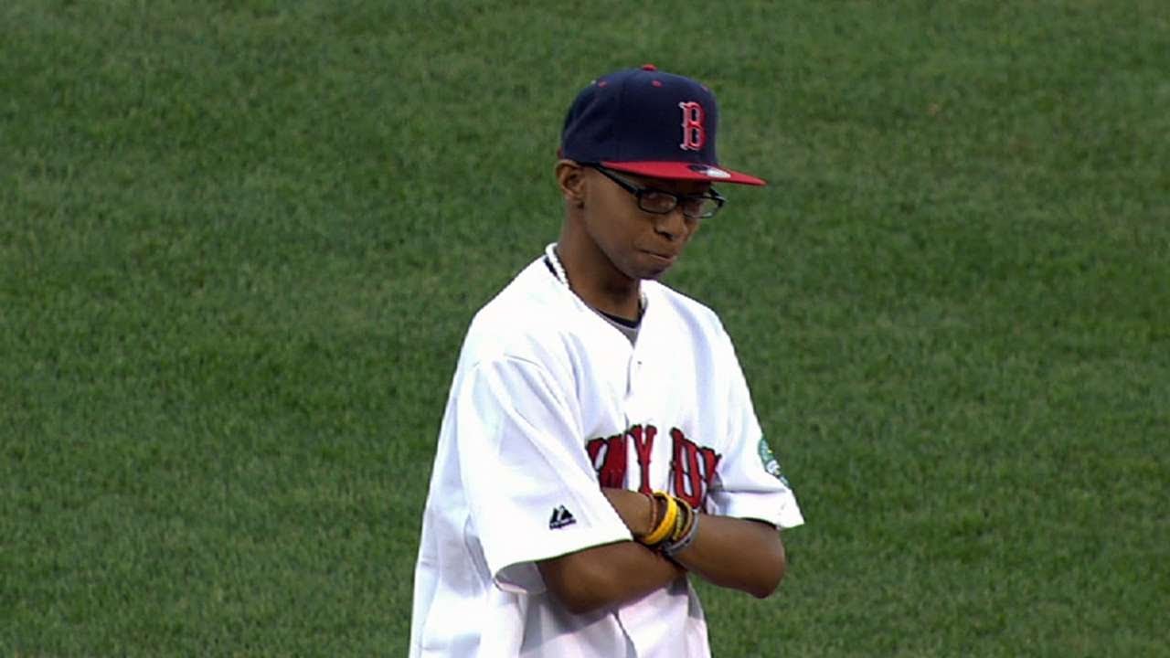 ARI@BOS: Rayquan Fregeau throws out first pitch - YouTube