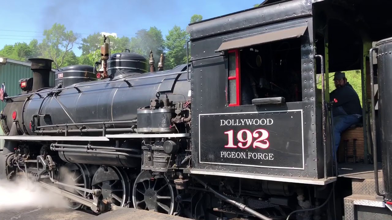 Nathan Working at Dollywood - YouTube