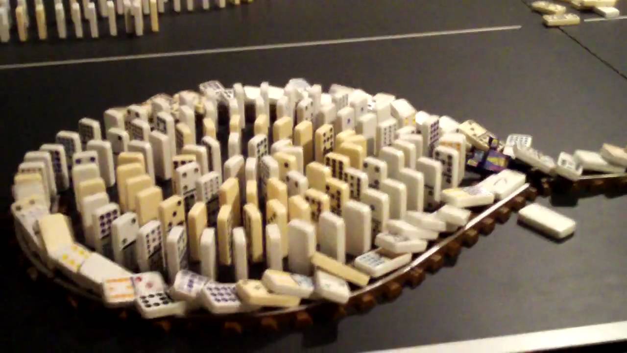 Domino Balloon - YouTube