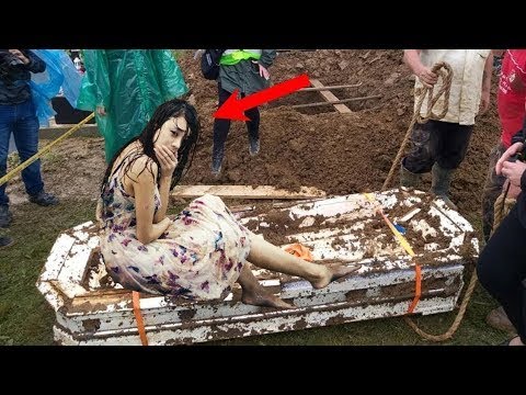 Kızkardeşi Cenazeye Geç Kalıp Tabutun Açılmasını İstedi. Tabut Açıldığında İse Büyük Bir Şok Yaşadı!