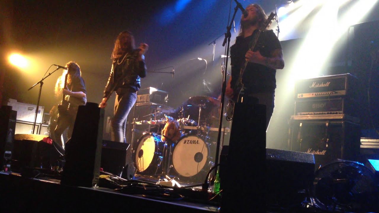 In Solitude : Sister (Live In Paris) - YouTube